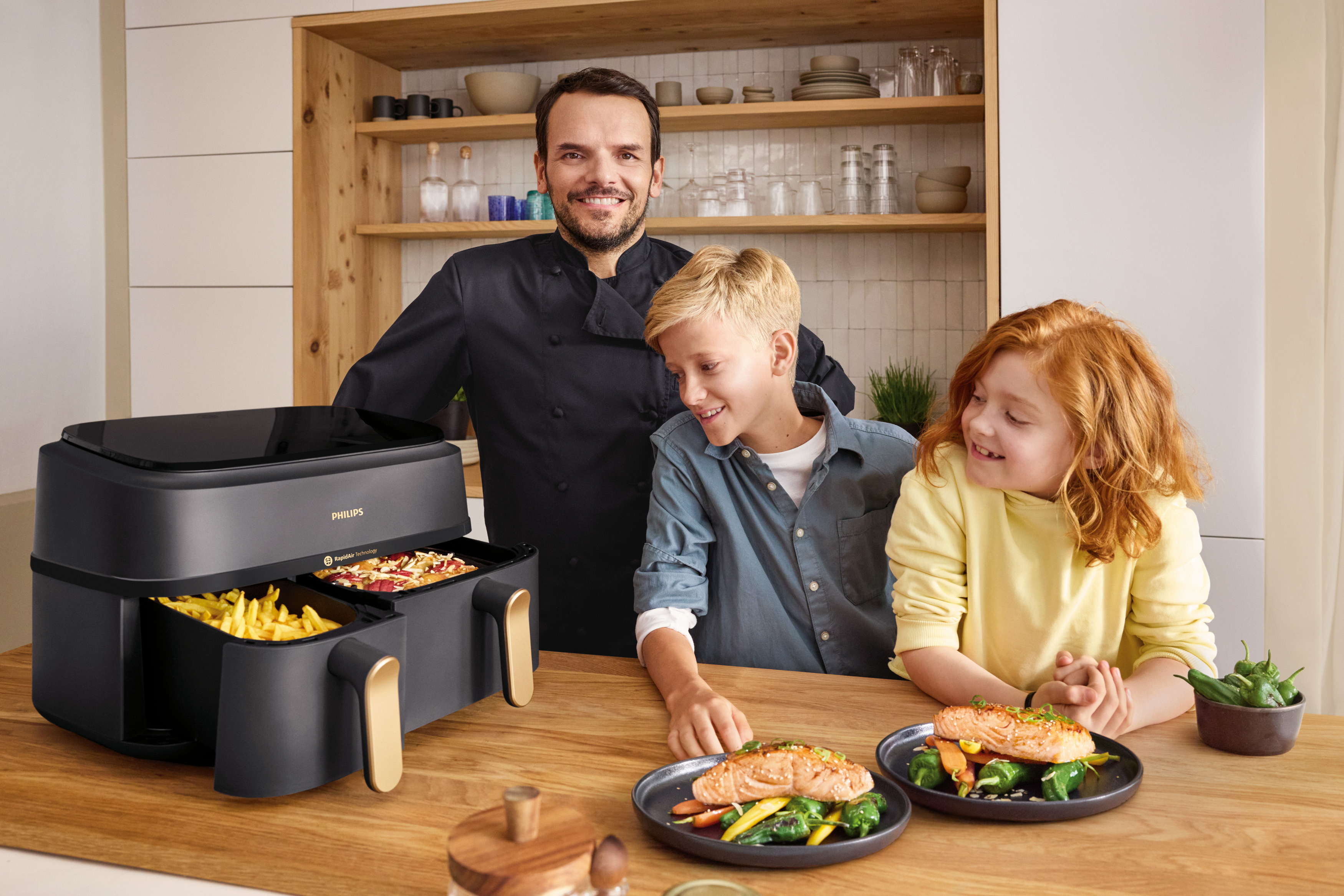 Kampagnenstart: Philips Airfryer setzt auf Henssler und Mini-Chefs ...